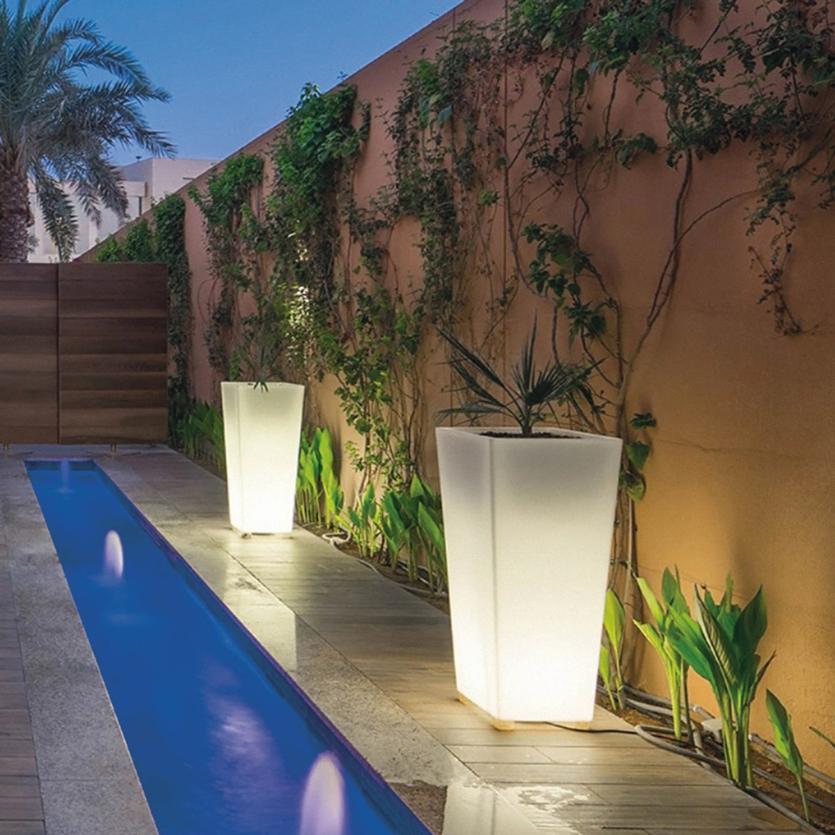 Kabin Maxi Planter with Light | Serralunga – Serralunga